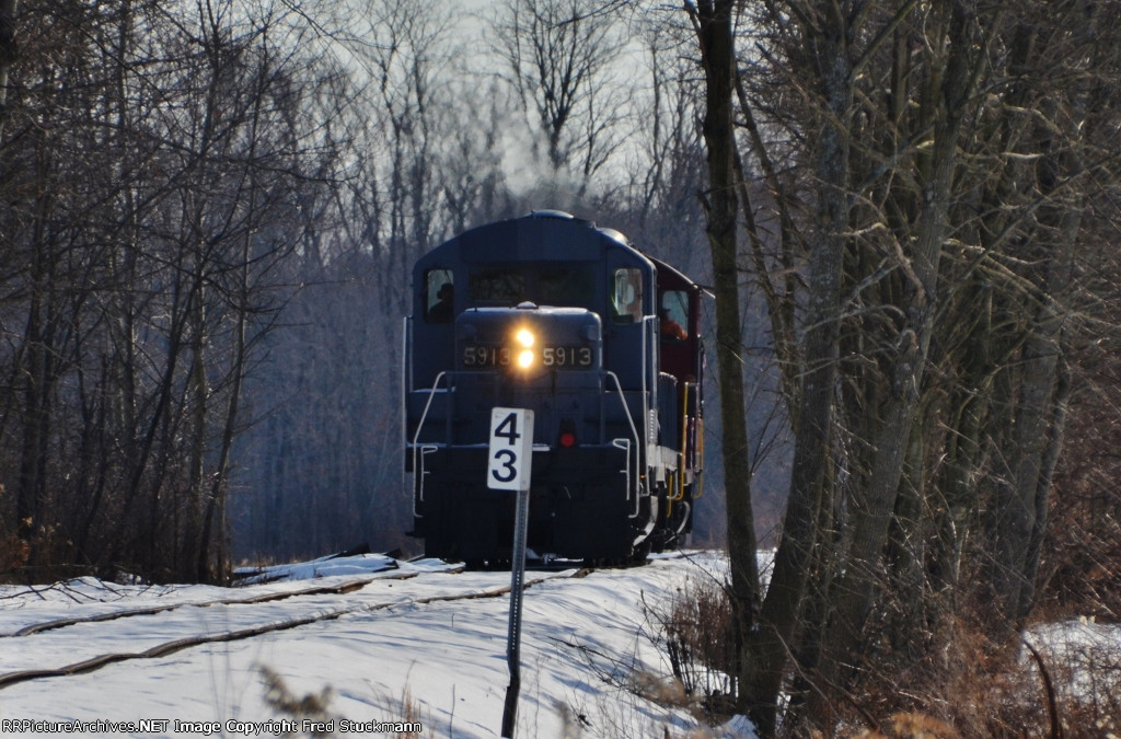 IBCX 5913 returns to the yard after making a delivery.